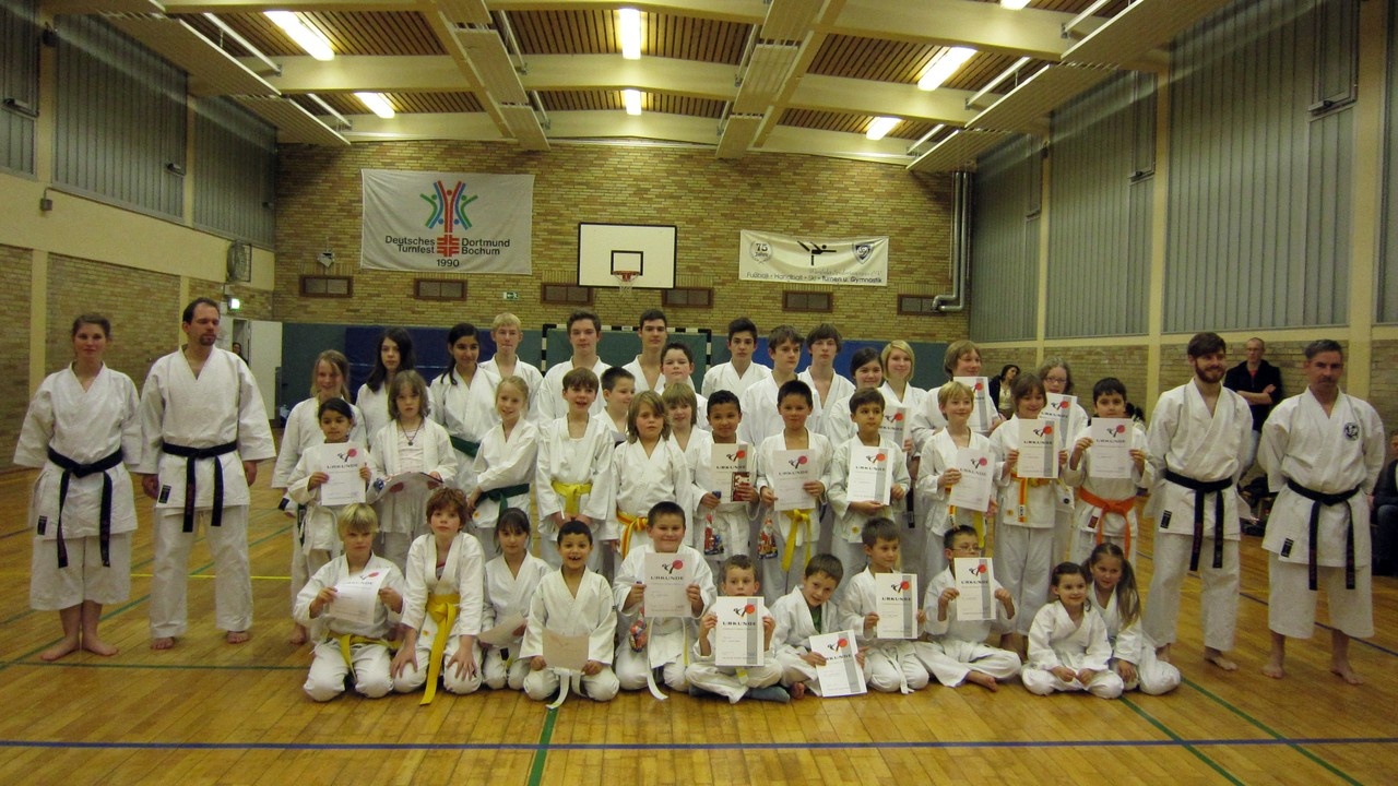Karate: Kyu-Grad-Winterprüfungen 2012 | Wambeler SV